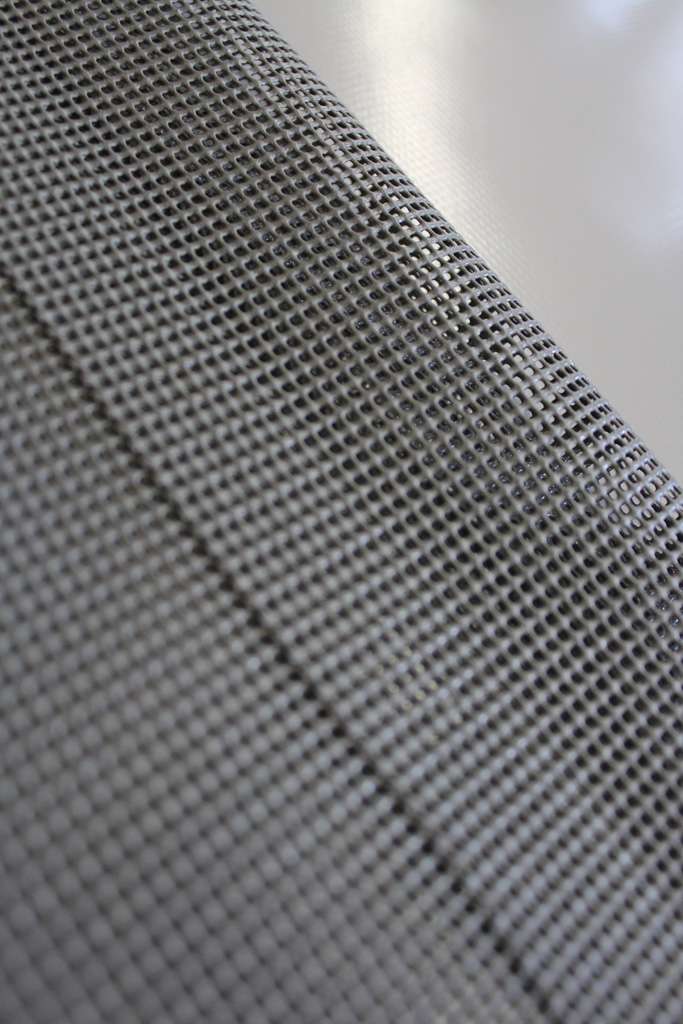 PVC Netz mit Saum und ohne Ösen, grau | PVC Planen nach Maß in der Schweiz